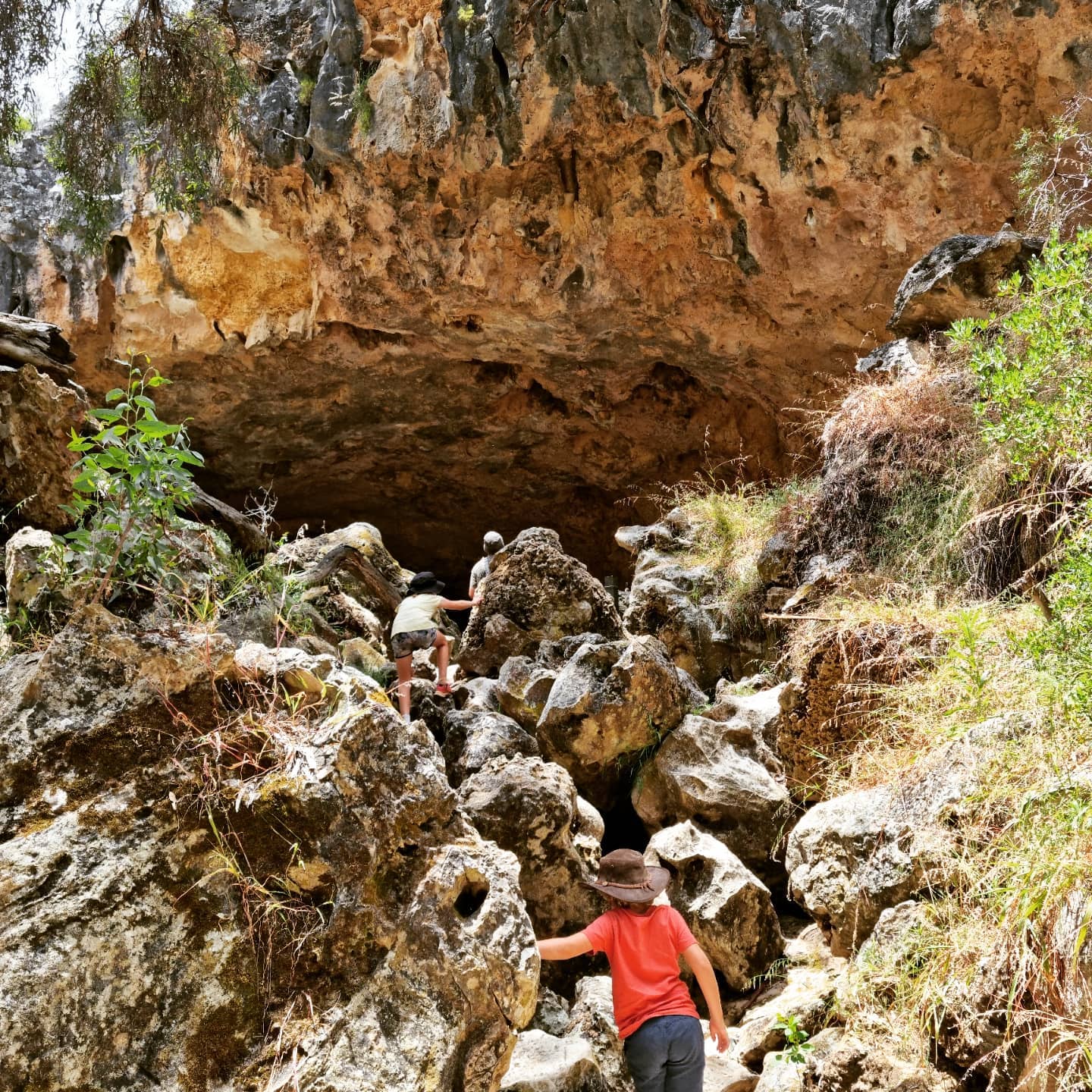 Caving experience on old stock route - WA Parks Foundation