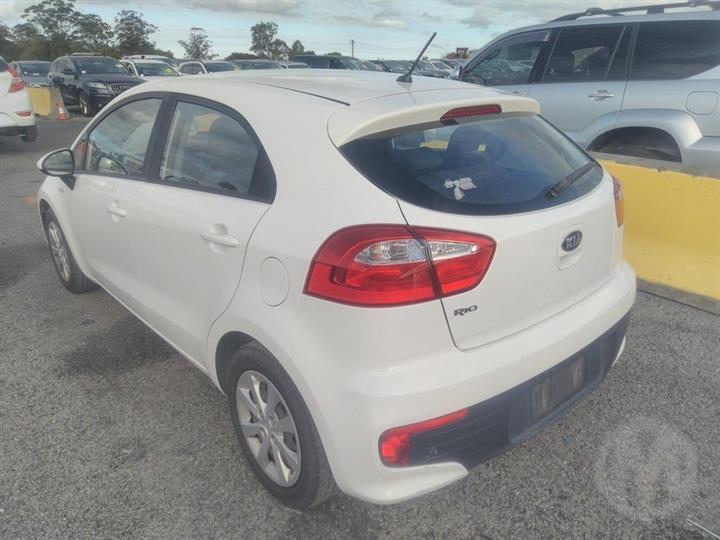 Bonnet Rio Kia 2015