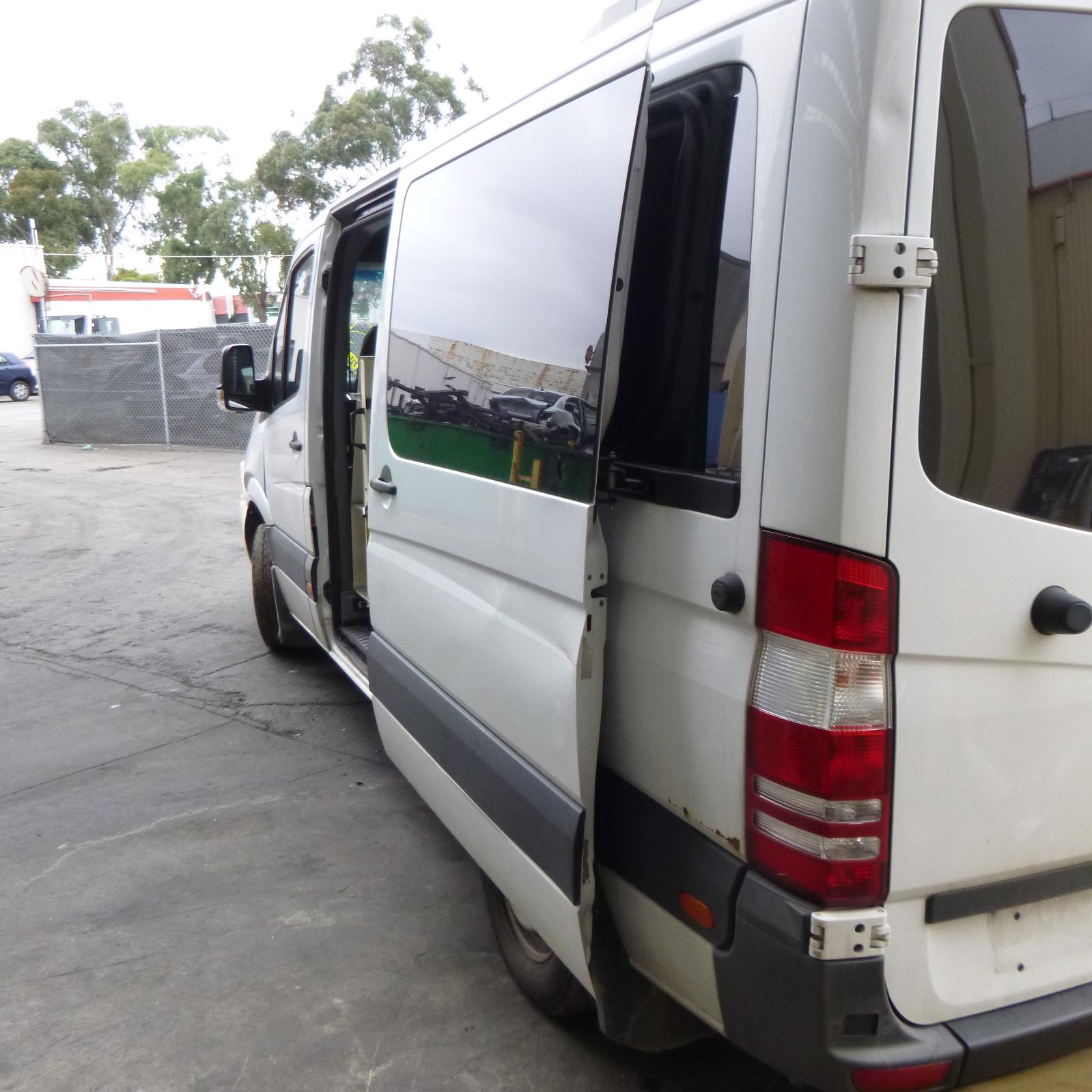 Bonnet Hinge/Strut Sprinter Mercedes 2013