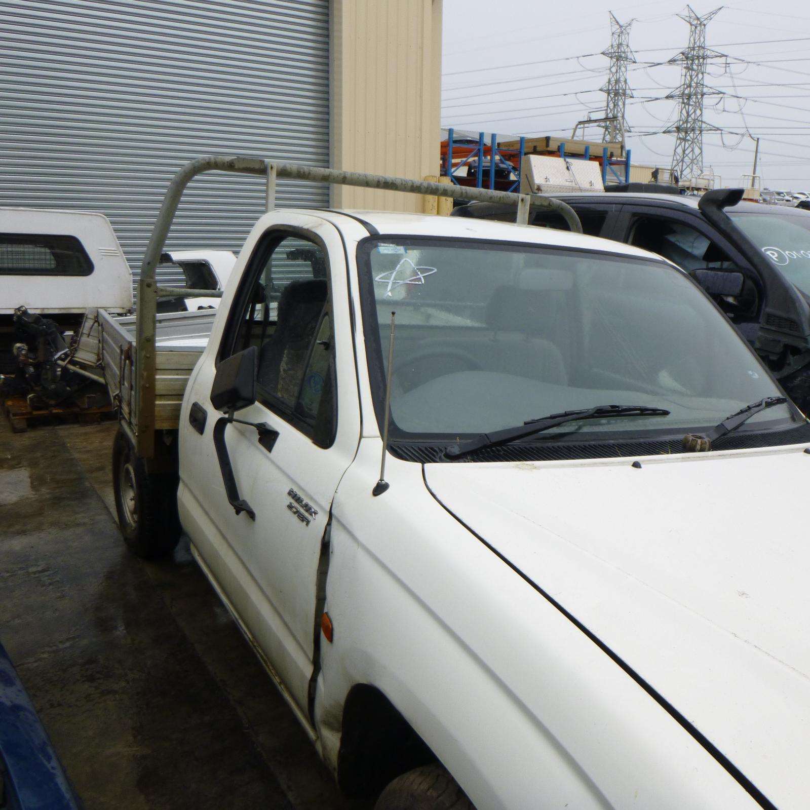 Bonnet Lock/Support Hilux Toyota 2003