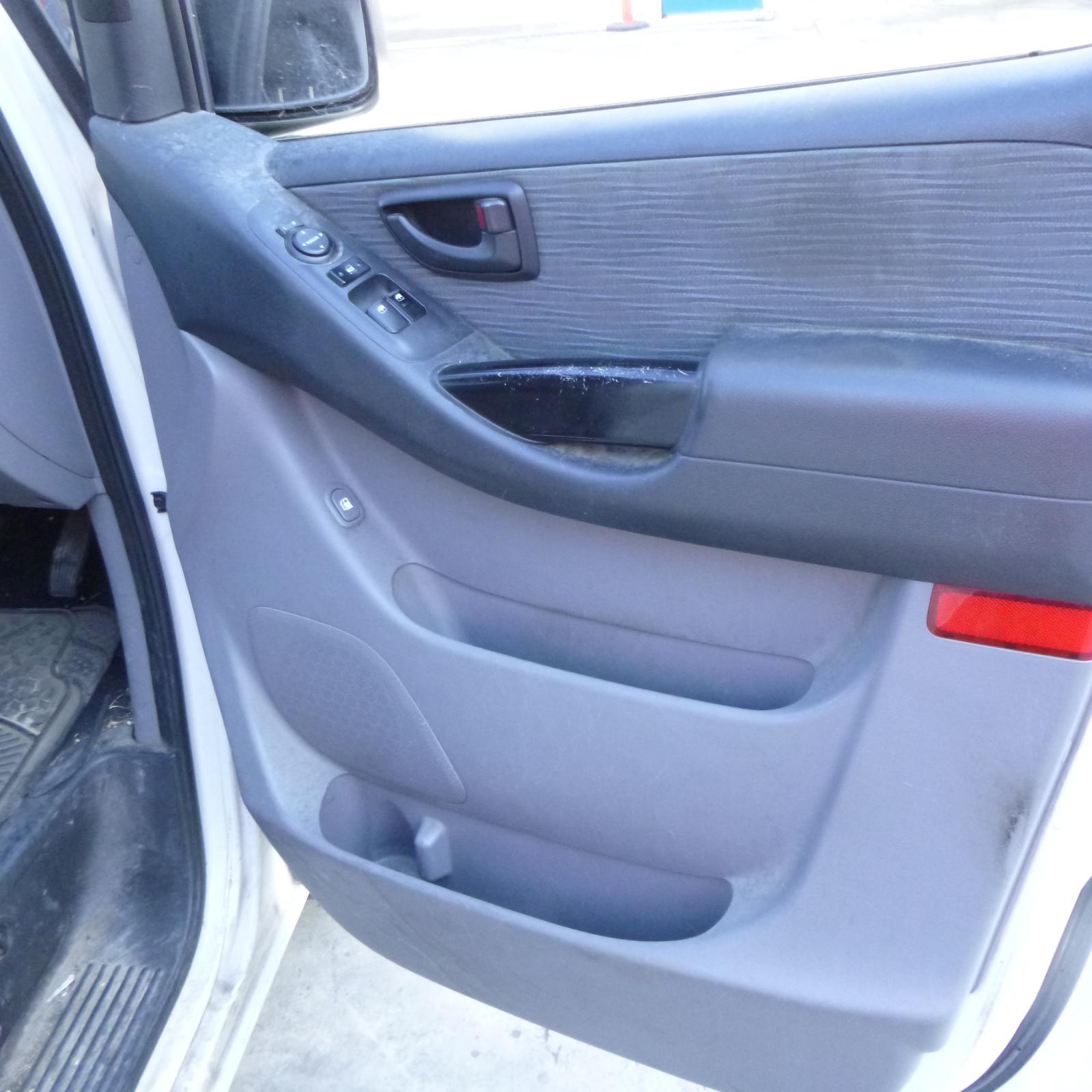 Bonnet Hinge/Strut Iload/imax Hyundai 2009