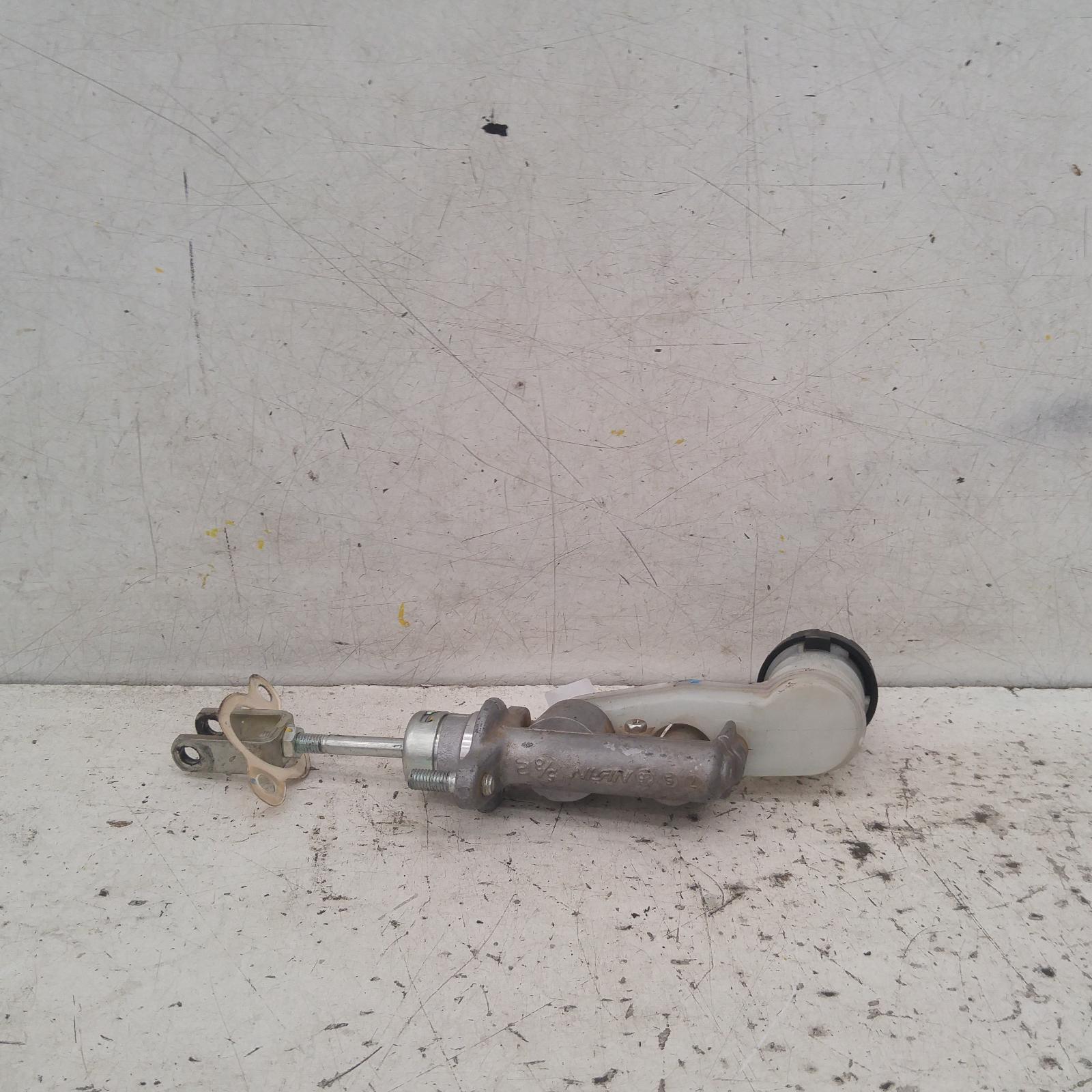 Clutch Master Cylind Dmax Isuzu 2010