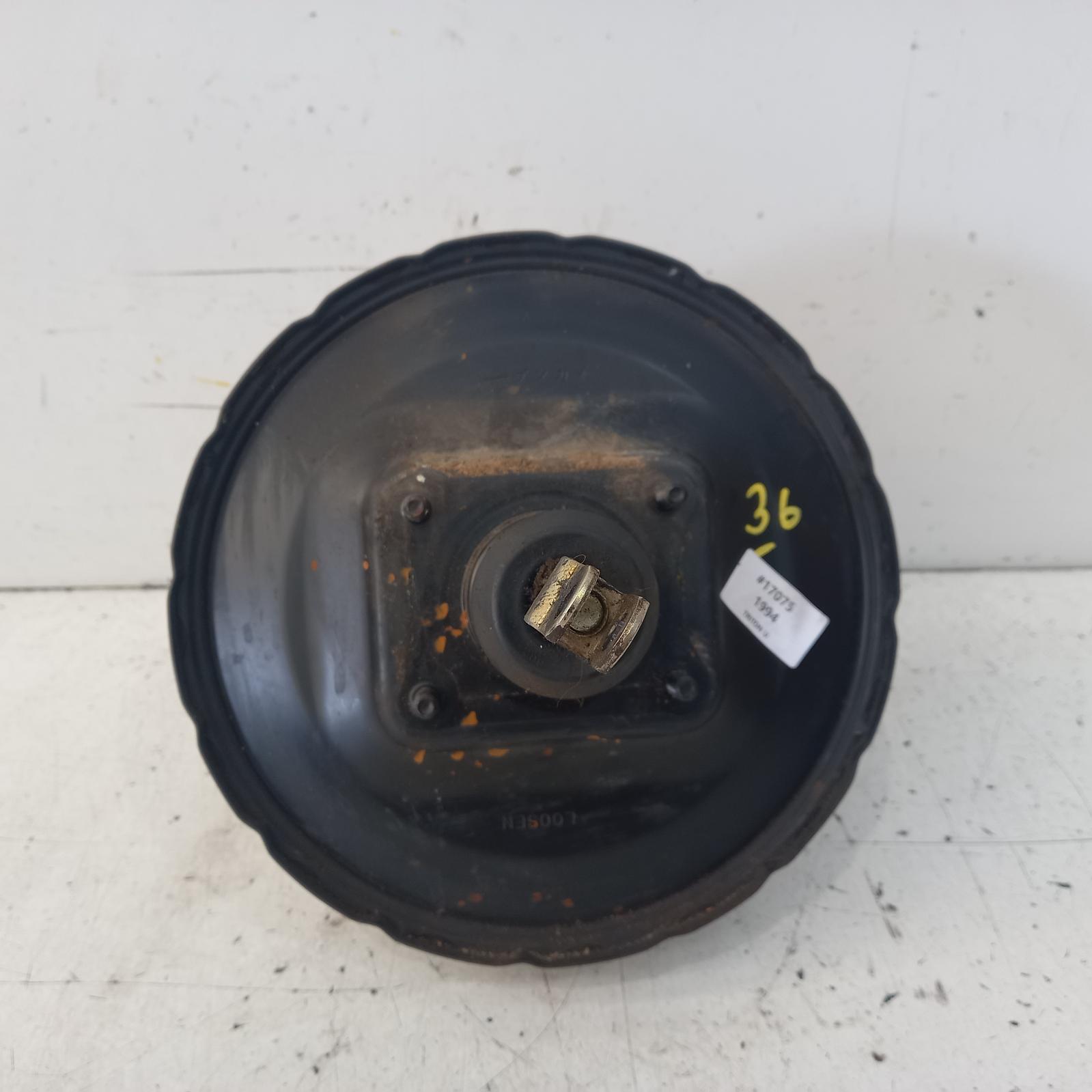 Brake Booster Triton Mitsubishi 1994