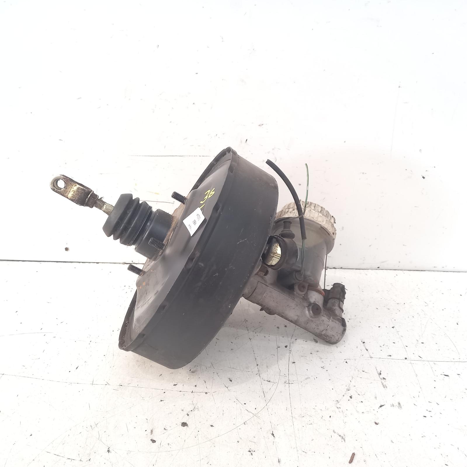 Brake Booster Triton Mitsubishi 1994