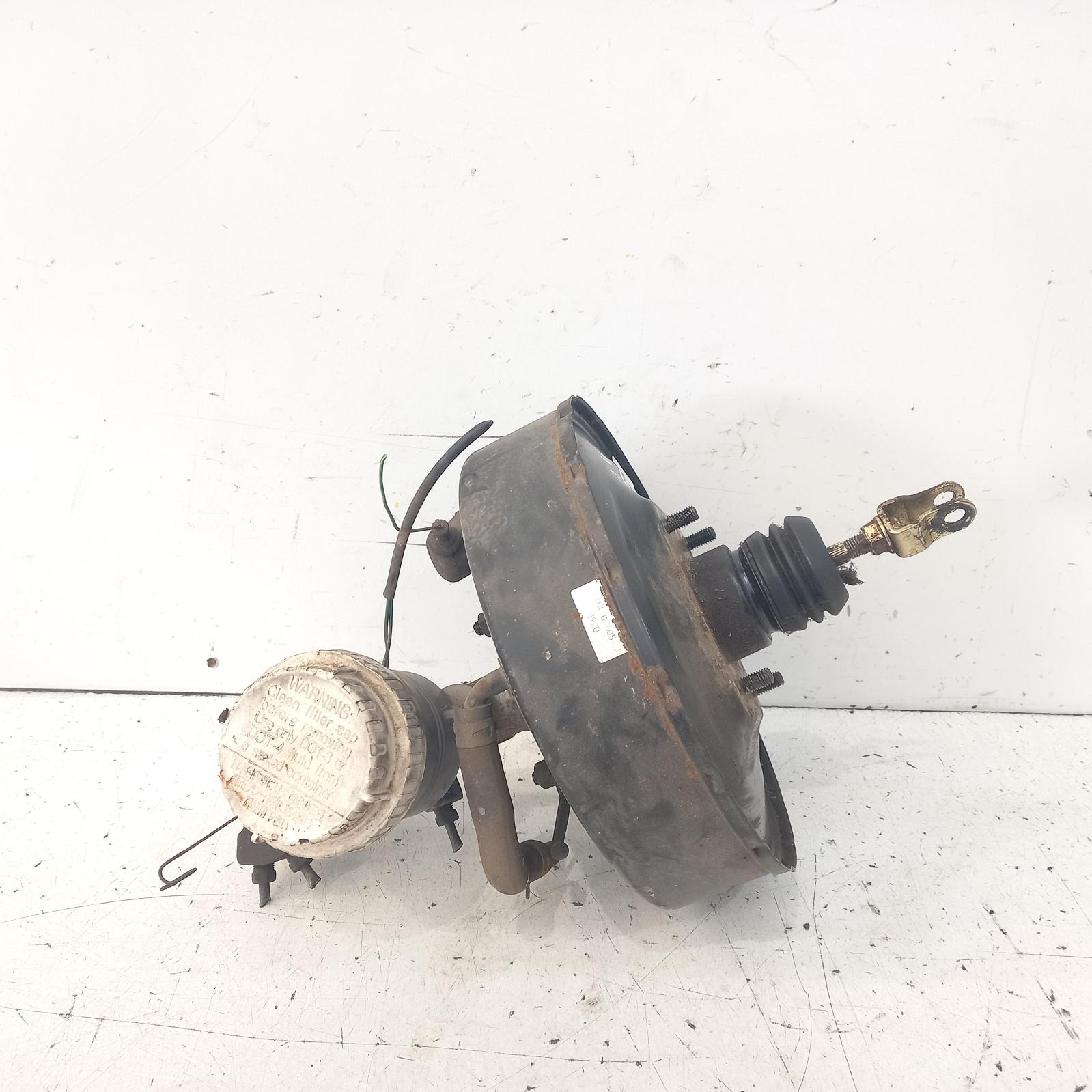 Brake Booster Triton Mitsubishi 1994