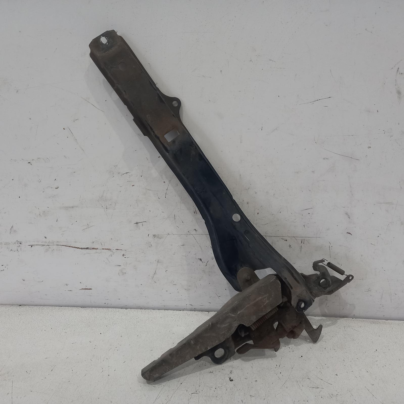 Bonnet Lock/Support Hilux Toyota 2003