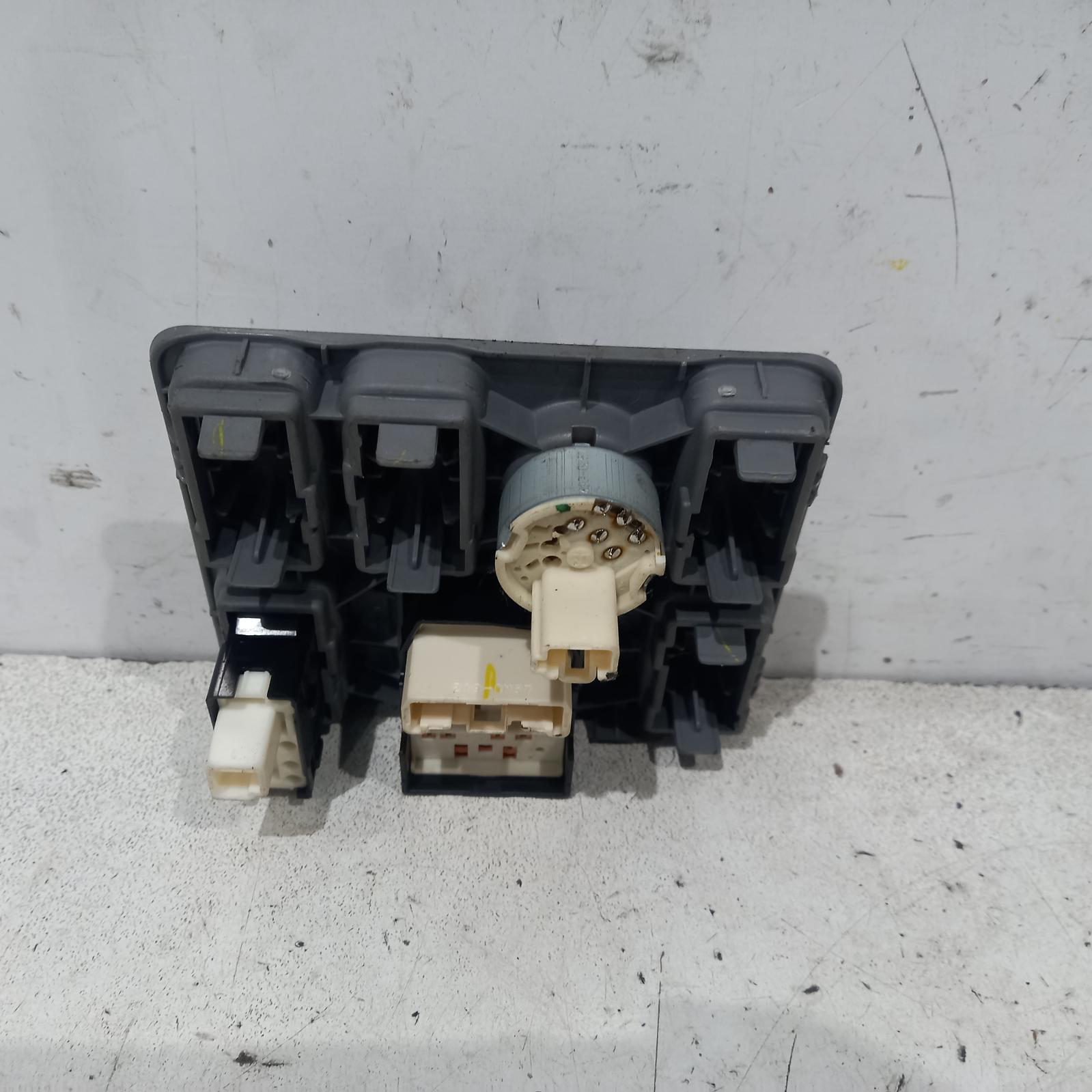 Misc Switch/Relay Hilux Toyota 2005