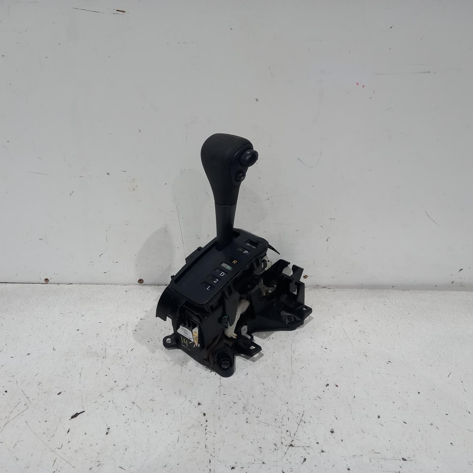 Gear Stick/Shifter Corolla Toyota 2002