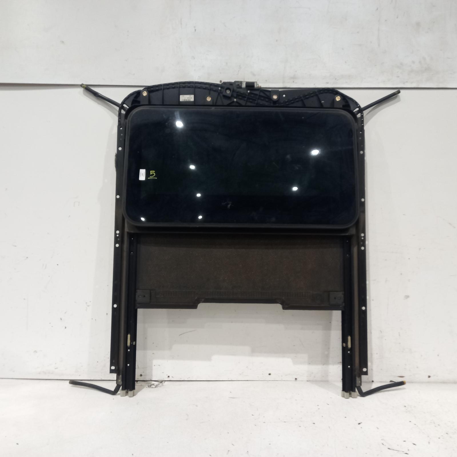 Roof Glass/Sunroof/T Commodore Holden 2007