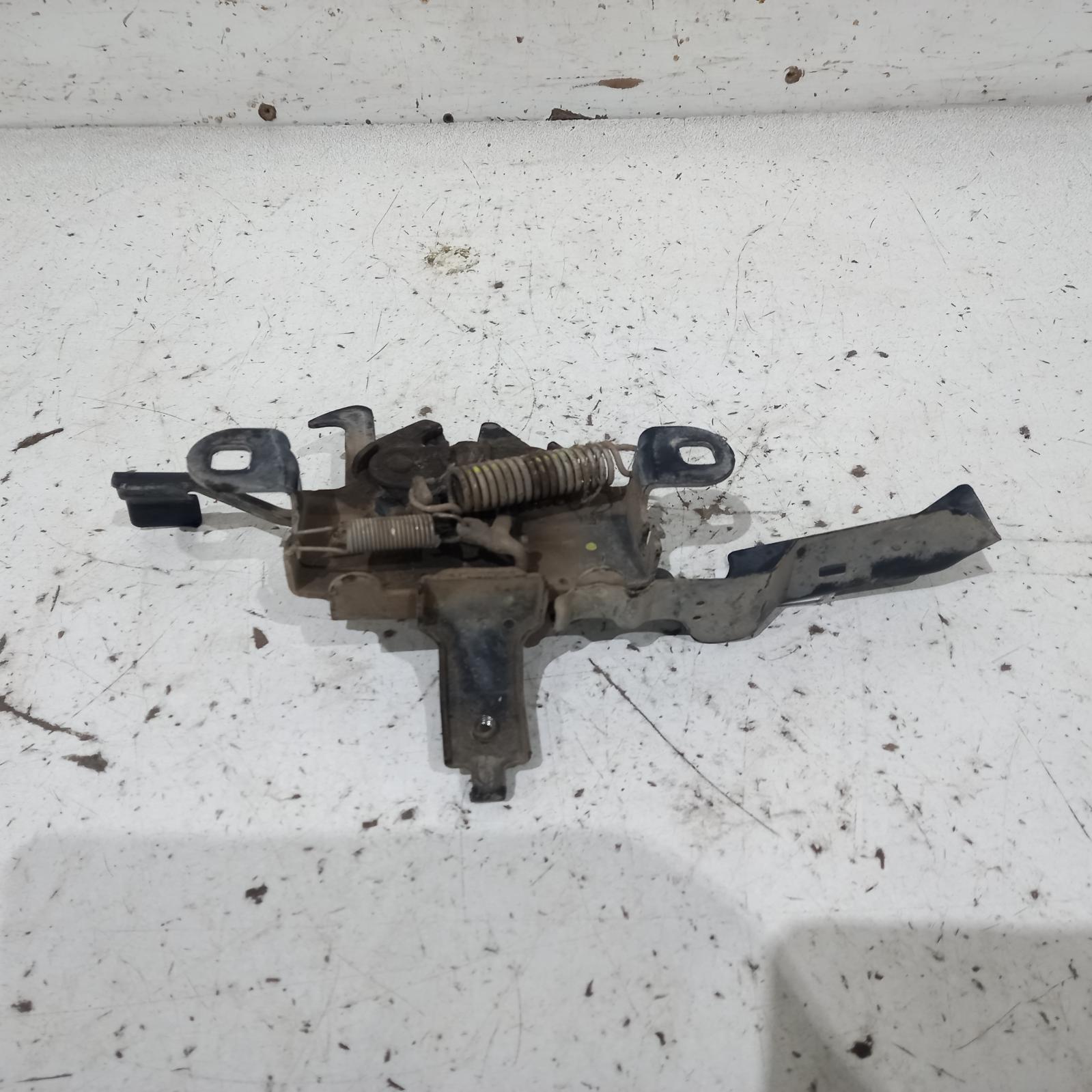 Bonnet Lock/Support Colorado Holden 2010