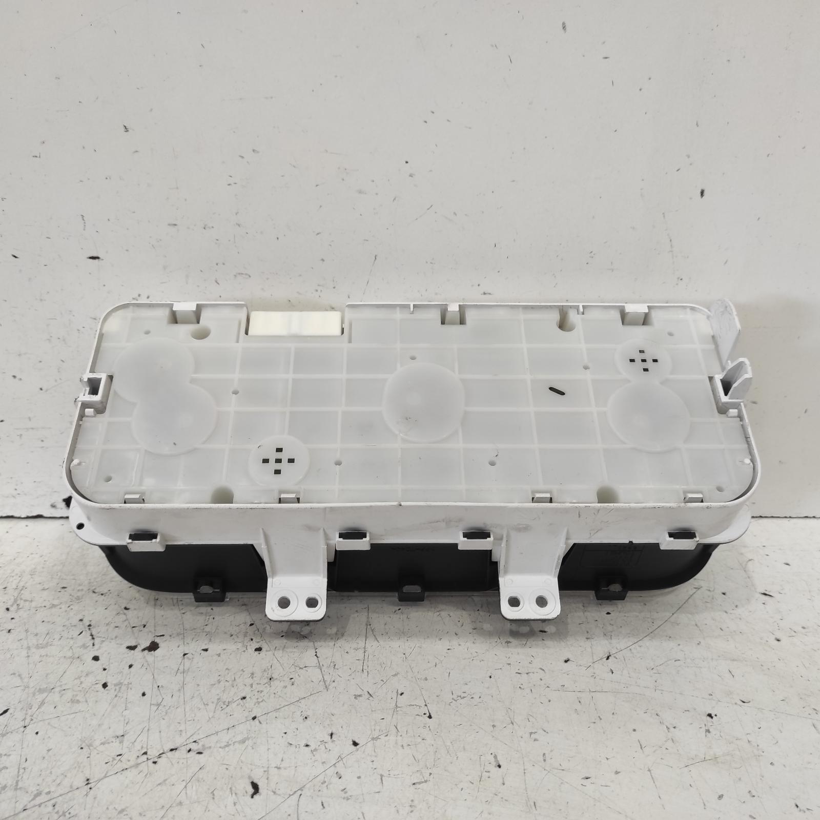 Instrument Cluster Hiace Toyota 2006