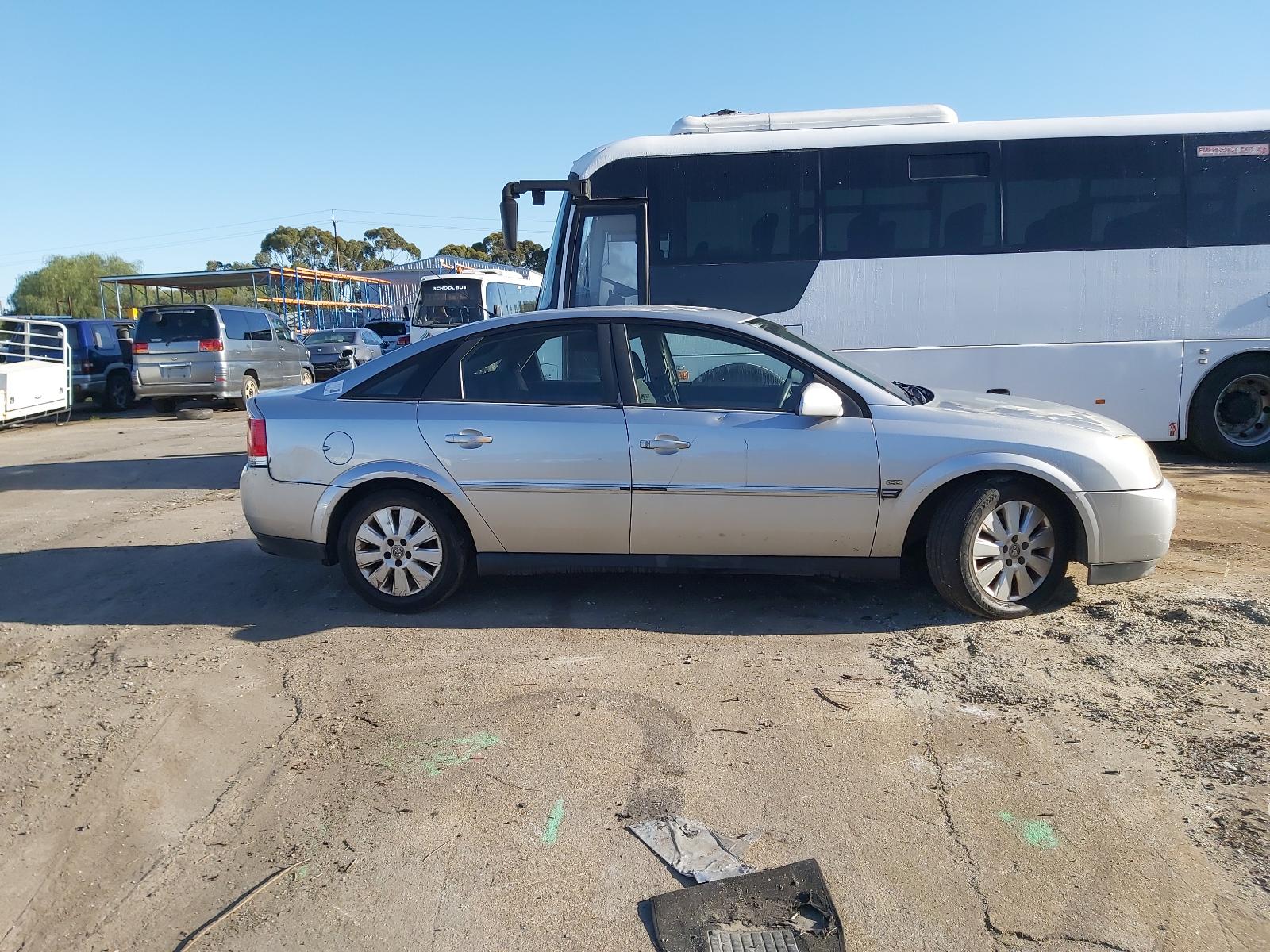 Bonnet Lock/Support Vectra Holden 2004