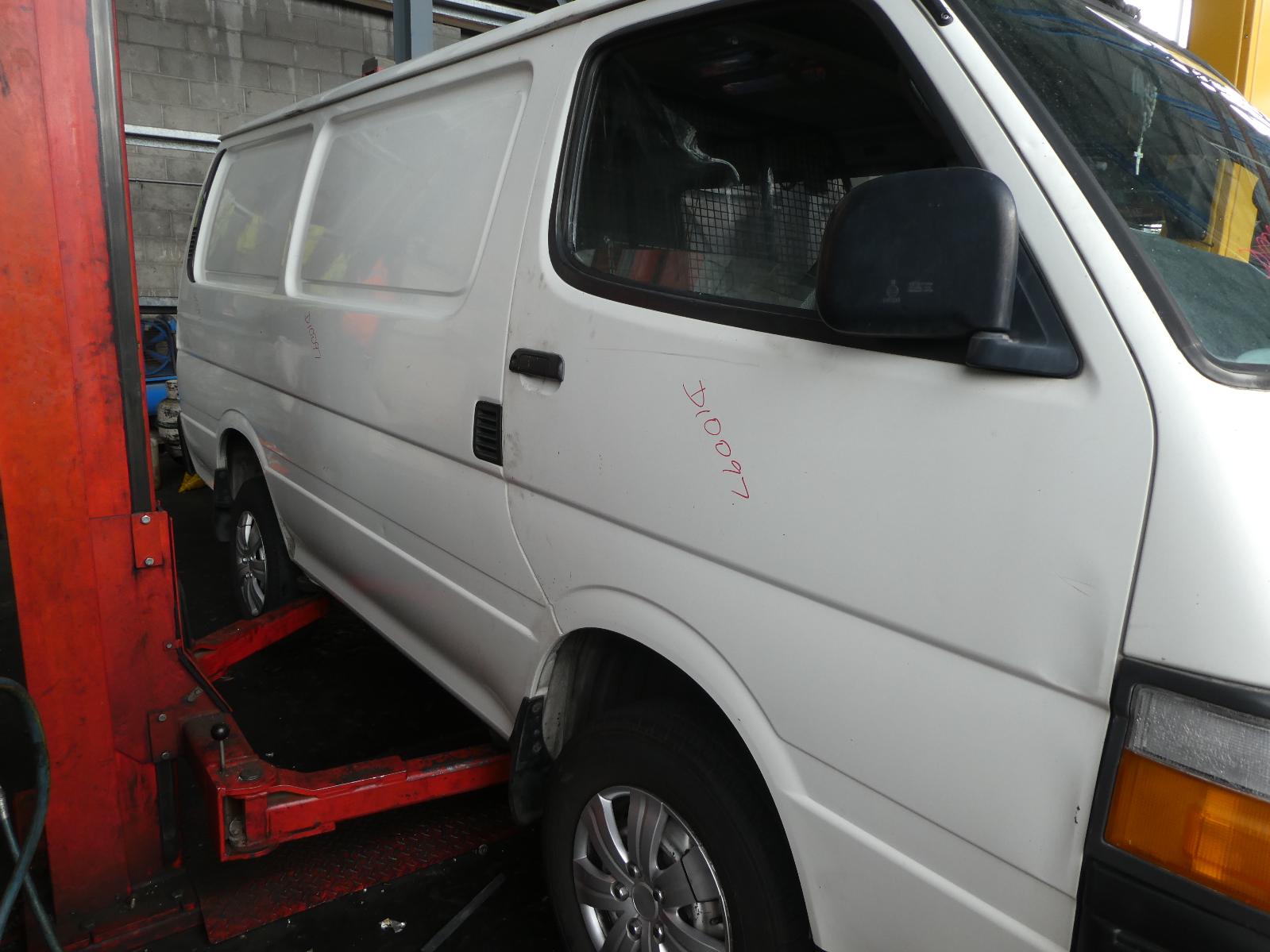 Right Front Door Window Hiace Toyota 1991