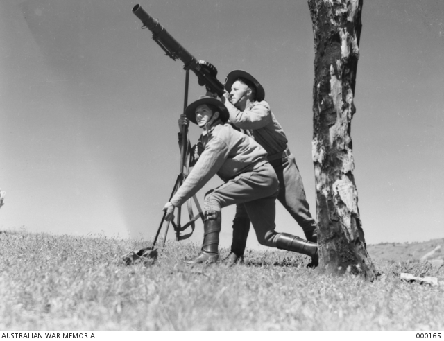 ROYAL AUSTRALIAN ARTILLERY MACHINE GUNNERS PRACTICE AIRCRAFT DEFENCE ...