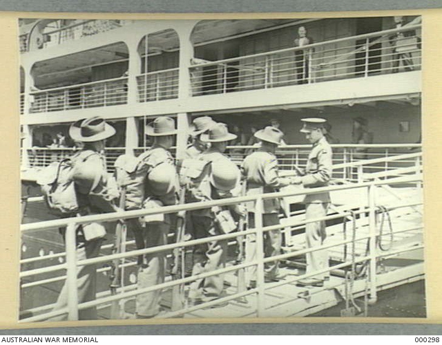 MELBOURNE - A.I.F. ADVANCE PARTY EMBARK. ARMY. EMBARKATION. (NEGATIVE ...