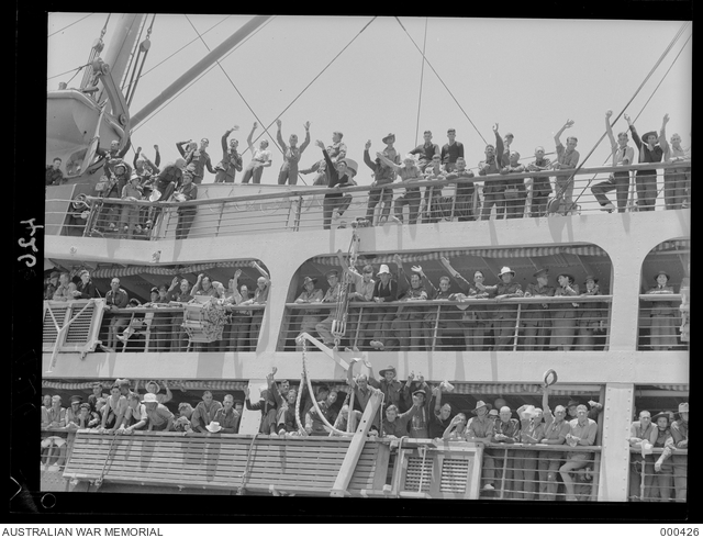 6TH DIVISION A.I.F. TROOPS WAVING FAREWELL FROM TRANSPORT. ARMY ...