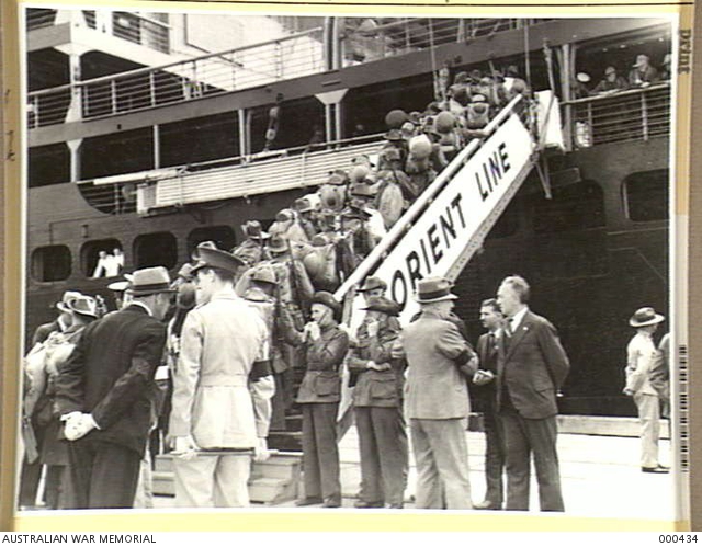 6TH DIVISION A.I.F. TROOPS EMBARKING. ARMY. EMBARKATION. | Australian ...