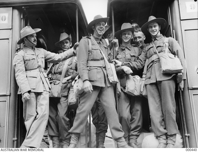 6TH DIVISION A.I.F. TROOPS LEAVE TRAIN FOR EMBARKATION. ARMY ...