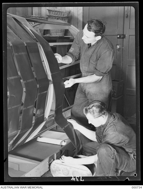 LAVERTON - DEVELOPING AERIAL CAMERA FILM. RAAF GROUND TRAINING ...