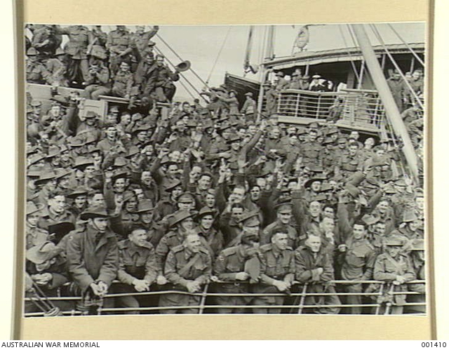MELBOURNE EMBARKATION. TROOPS WAVE FAREWELL. (NEGATIVE BY E. CRANSTONE ...
