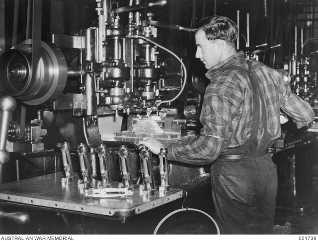 PROFILING THE BODY OF A SERVICE RIFLE. | Australian War Memorial