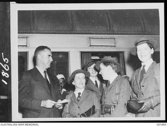 MR J. PAYNE - WELCOMES SOME AUSTRALIAN SISTERS ON LEAVE. | Australian ...