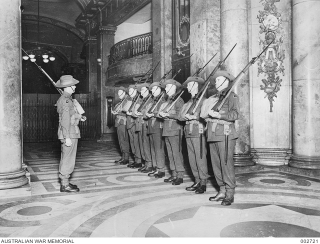 AIF on guard outside Australia House, London. | Australian War Memorial