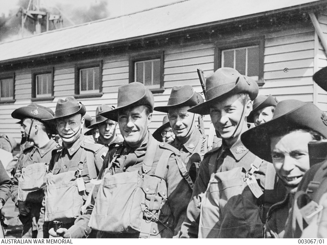 Port Melbourne, Vic. A group of Australian soldiers preparing to embark ...