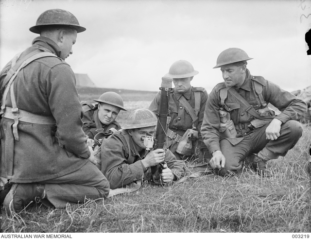 WITH THE A.I.F. IN SOUTH ENGLAND. AUSTRALIAN SOLDIERS LEARN ALL ABOUT A ...