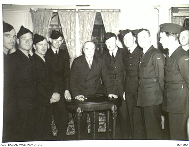 SYDNEY, NSW. 2ND RAAF CONTINGENT: THE SERGEANT WHO HAD CHARGE OF THE ...