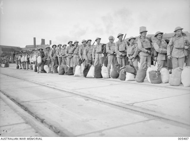 SYDNEY, NSW. VICTORIAN MEMBERS OF THE 8TH DIVISION, WAITING TO BOARD ...