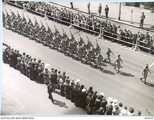 A.I.F. MARCH IN MELBOURNE. (NEGATIVE BY CRANSTONE). | Australian War ...