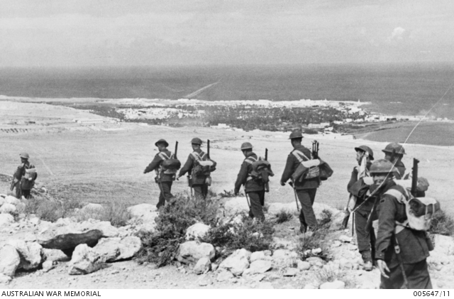 DERNA, LIBYA 1941-06. AUSTRALIAN TROOPS APPROACHING DERNA FROM THE ...