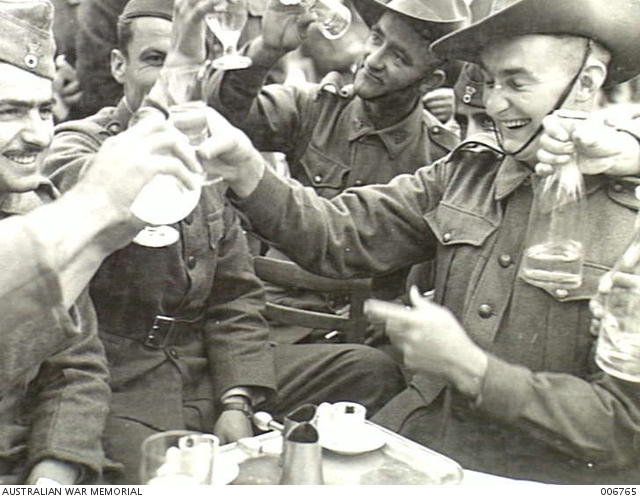 AUSTRALIAN AND GREEK SOLDIERS FRATERNISING IN THE ATHENIAN CAFES. A ...