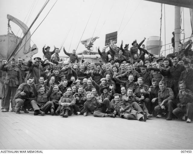 1940-08-04. EMBARKATION FROM MELBOURNE. (NEGATIVE BY MR MENZIES ...