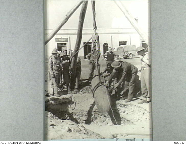 DIGGING OUT A 1000 POUND BOMB WHICH FAILED TO EXPLODE, FROM THE MAIN ...