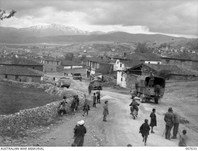 APPROACHING THE TOWN OF KASANI. (NEGATIVE BY G. SILK). | Australian War ...