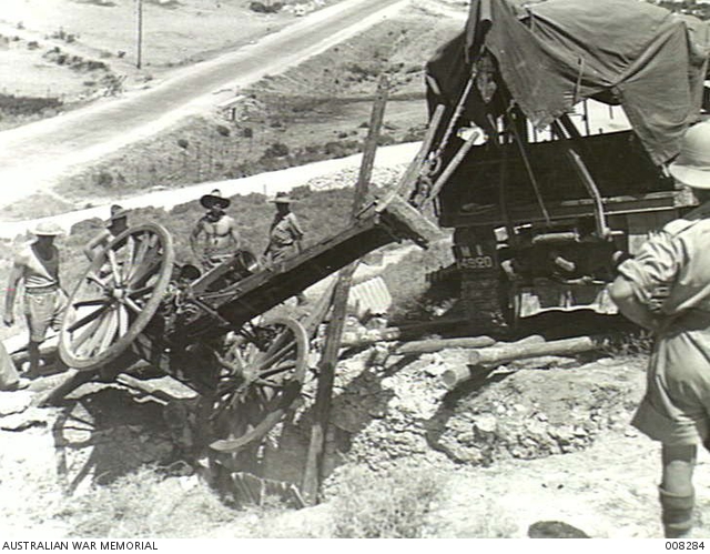 SYRIA. GETTING THE GUN SET UP FOR TOWING AWAY. (NEGATIVE BY F. HURLEY ...