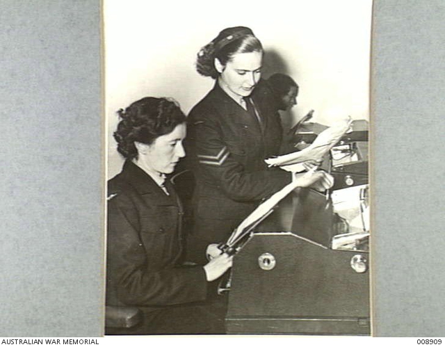 MEMBERS OF THE W.A.A.F. WORKING. (NEGATIVE BY RAAF DIRECTORATE ...