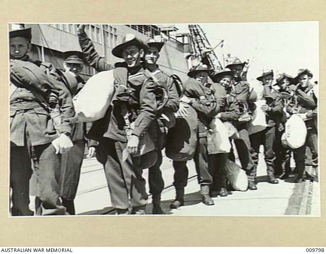 SYDNEY AND MELBOURNE EMBARKATION - MALAYA 4. THESE AUSTRALIANS, READY ...