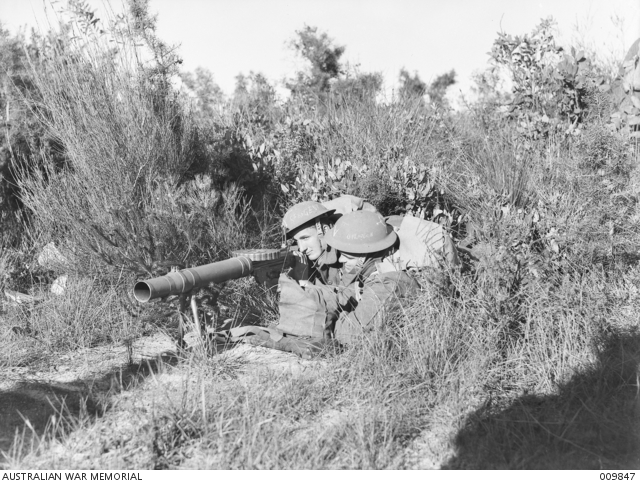 MANOEUVRES ON NEW SOUTH WALES COAST. A LEWIS LIGHT MACHINE GUN POST ...
