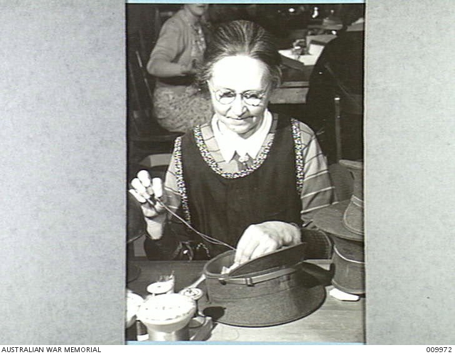 MISS DOT THORN HAS SEWN FOR THE SOLDIERS OF TWO WARS. AFTER THE 1918 ...