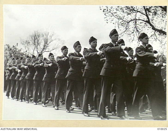 MEMBERS OF THE RAAF MARCH THROUGH THE CITY STREETS. | Australian War ...
