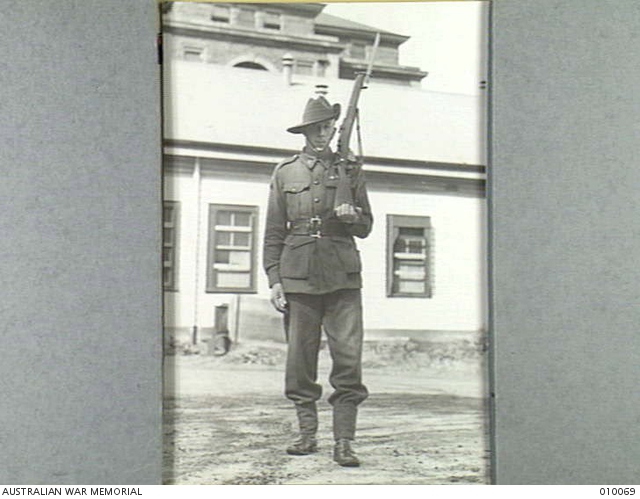 MELBOURNE. GARRISON TROOPS IN UNIFORM. | Australian War Memorial