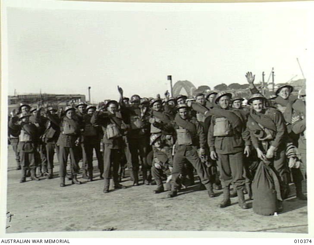 SYDNEY EMBARKATION. WAITING TO EMBARK. AUSTRALIAN ARMY SERVICE AND ...