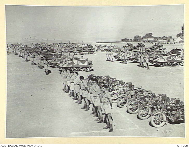 MAJOR GENERAL EVETTS INSPECTS A PARADE OF AN AUSTRALIAN CAVALRY ...