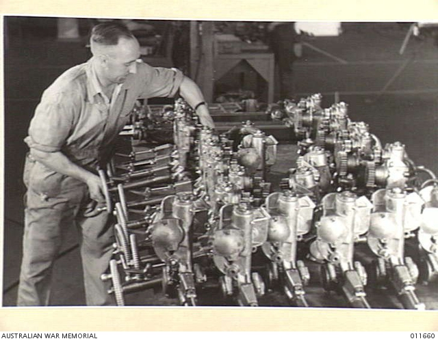 GENERAL MOTORS. INSPECTING TRAVERSING GEARS OF 2-PDR. ANTI-TANK GUNS ...
