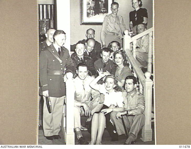 U.S. SOLDIERS IN AUSTRALIA MET AMERICAN ACTRESS MISS TERRY WALKER WHEN ...