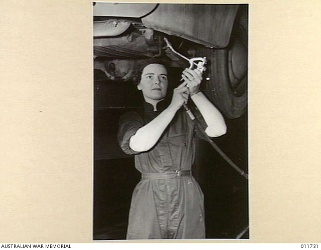 AUSTRALIAN WOMEN JOIN THE ARMY. DRIVER MCINTOSH, WHOSE HUSBAND IS ...