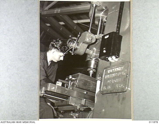 A U.S. MADE XNIGHT MILLING MACHINE MAKING A DIE FOR THE HOOK OF A 3 TON ...